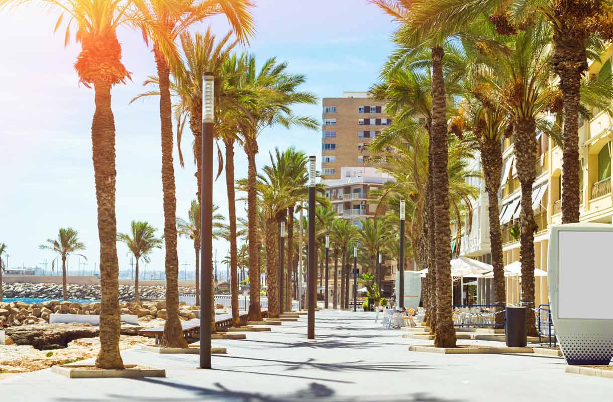 Torrevieja: Lennot, hotellit, nähtävyydet - Rantapallon matkaopas